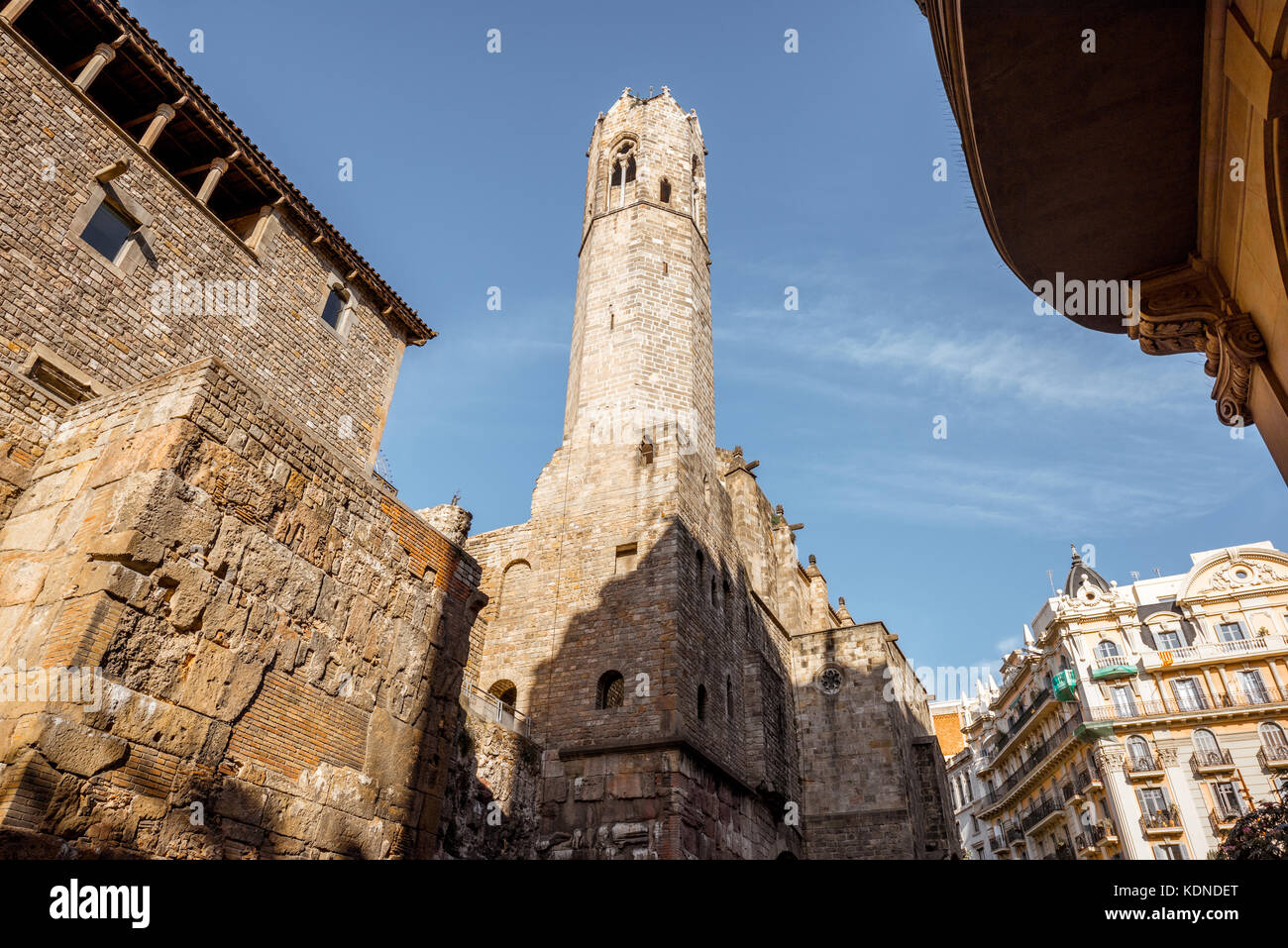 Old town of Barcelona Stock Photo - Alamy