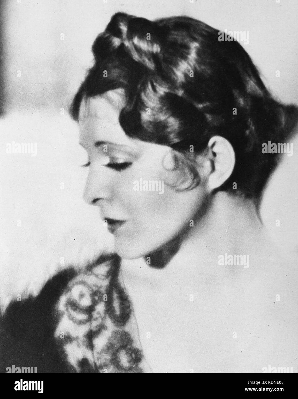 BILLIE DOVE (1903-1997) American film actress and early woman pilot ...