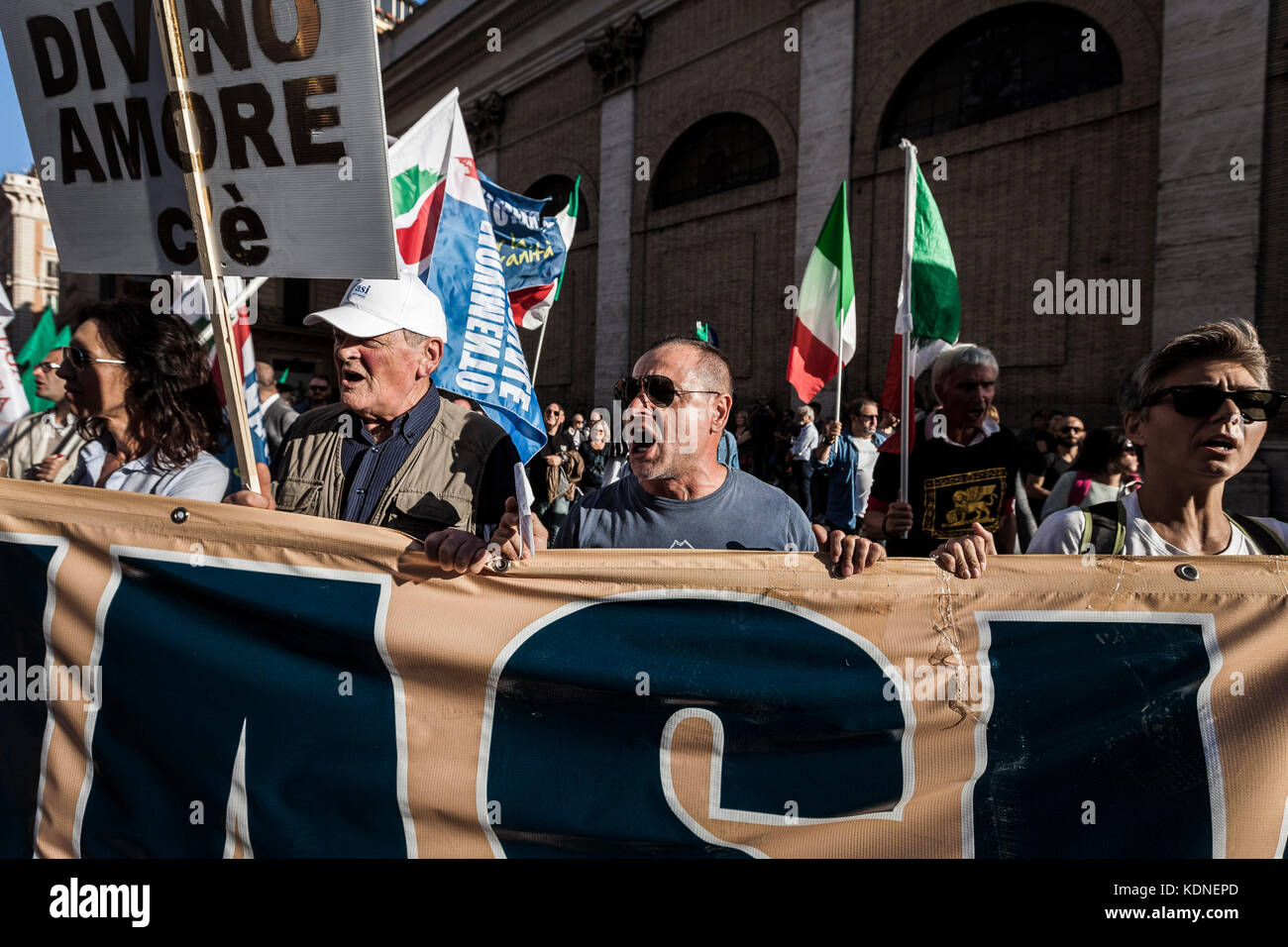 Rome, Italy. 14th Oct, 2017. National Movement for Sovereignity, an ...