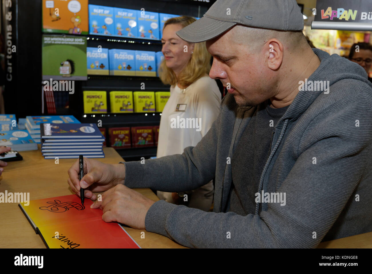 Frankfurt, Germany. 14th Oct, 2017. German cartoonist Ralph Ruthe signs ...