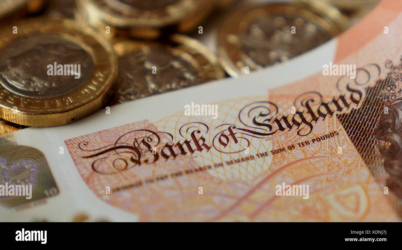 British bank notes and coins Stock Photo - Alamy