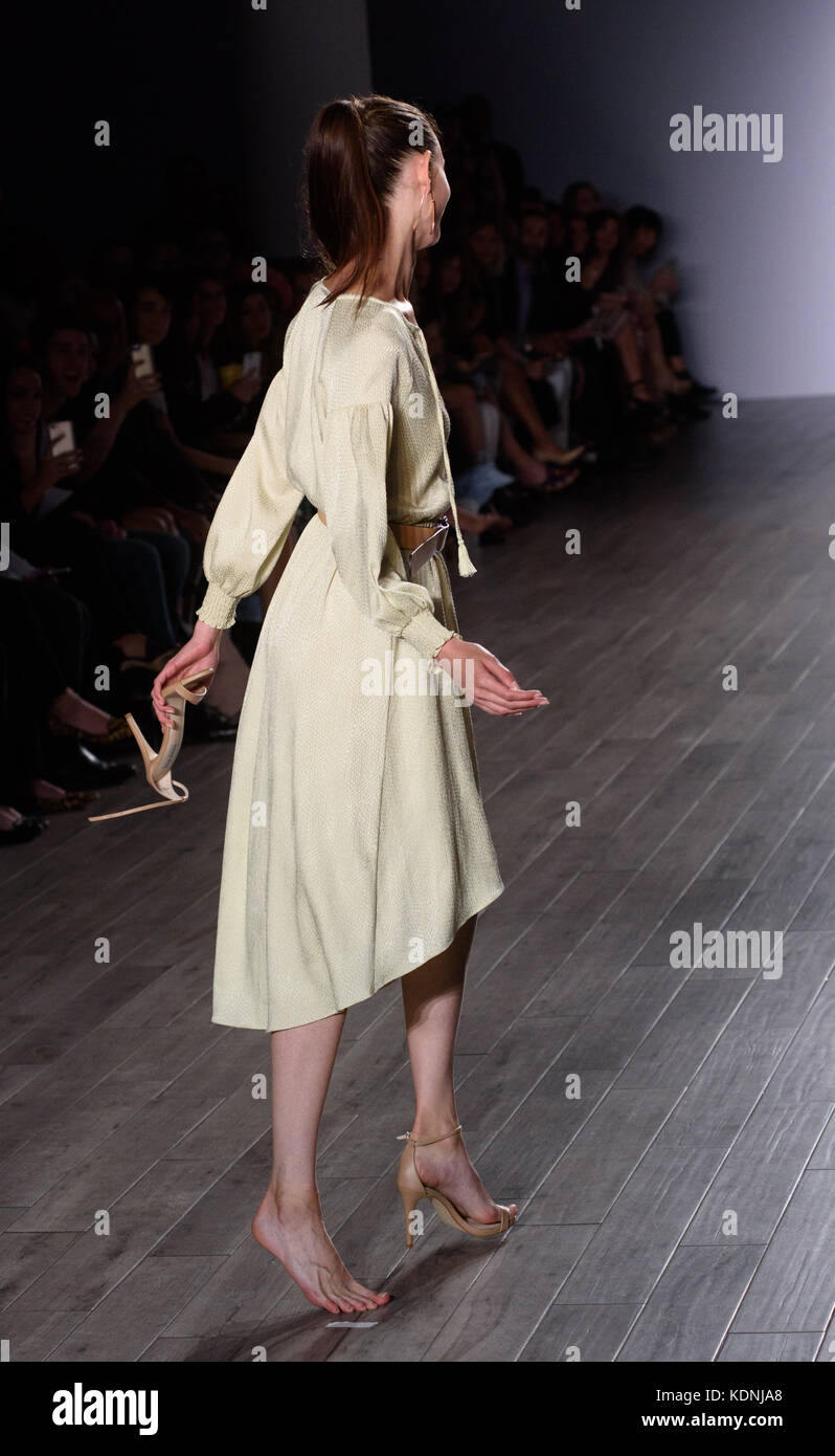 NYFW Eva Longoria Style 360 Featuring: Runway Model Loses Shoe Where ...