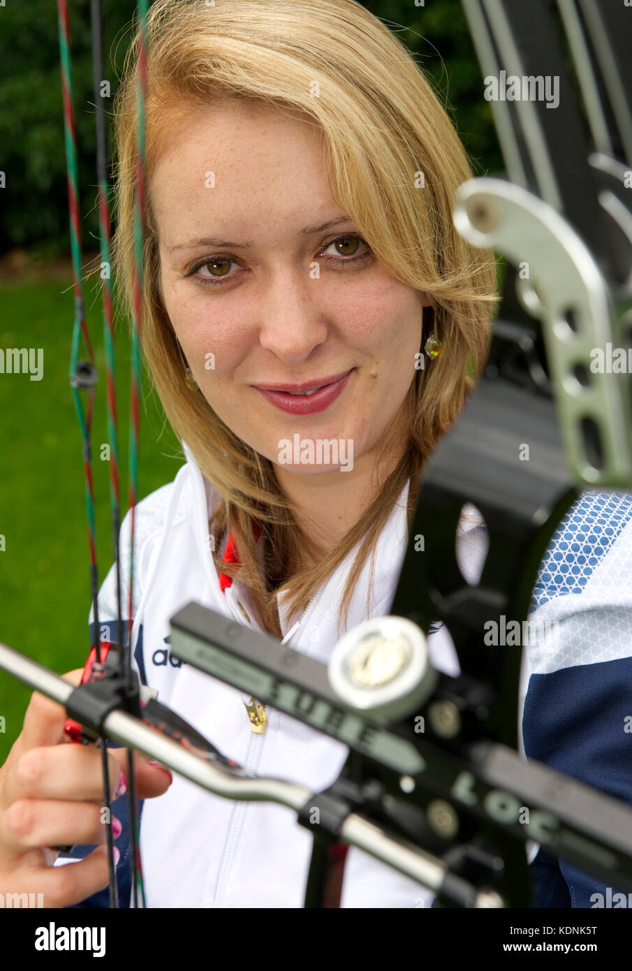 Women archery olympics hi-res stock photography and images - Alamy