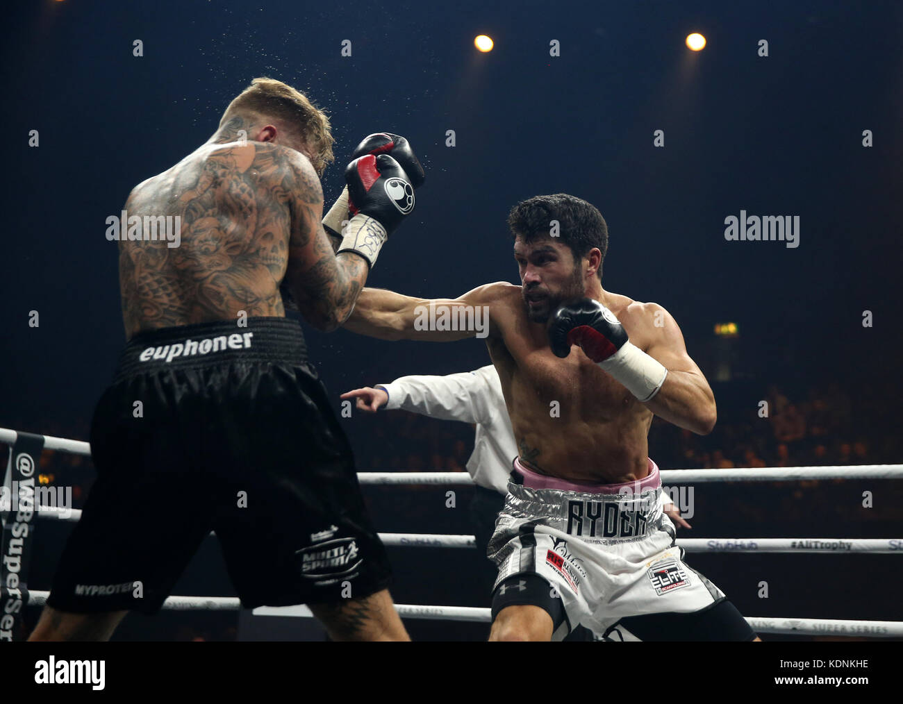 John Ryder (right) against Patrick Nielsen in the Super Middleweight ...