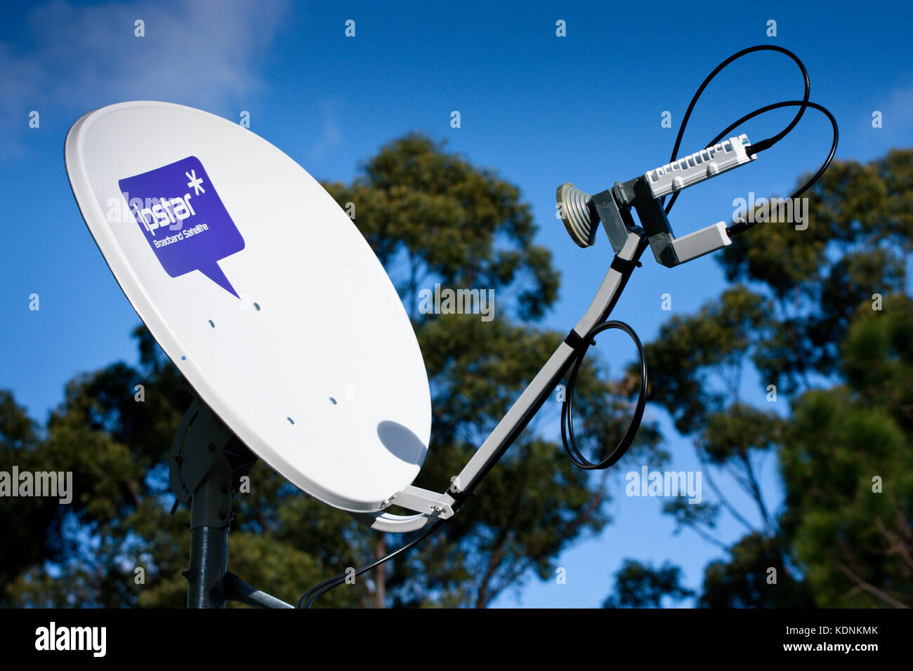 Internet satellite dish hi-res stock photography and images - Alamy