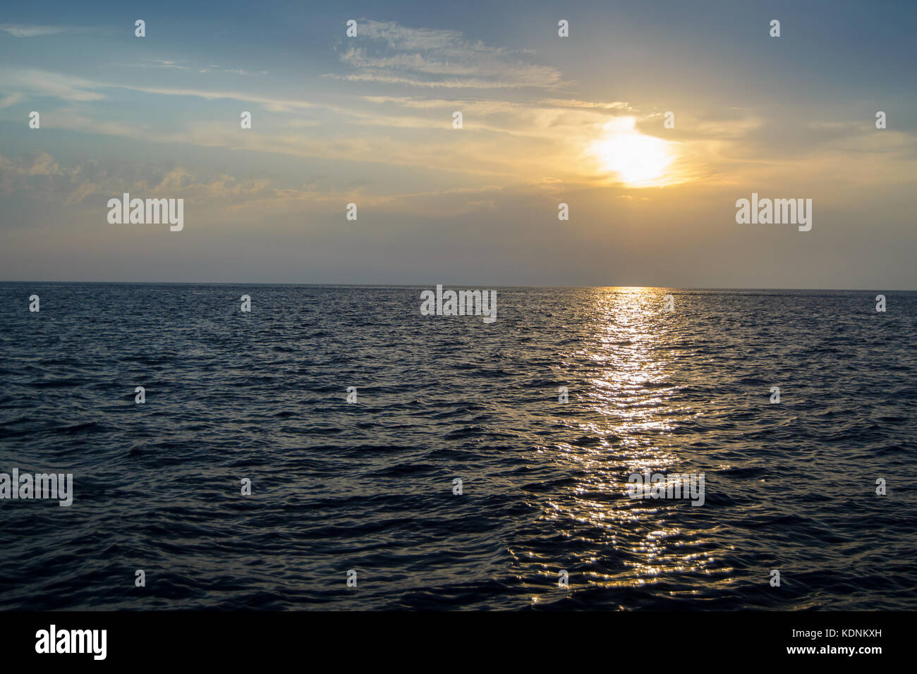 Sunrise over sea panorama hi-res stock photography and images - Alamy