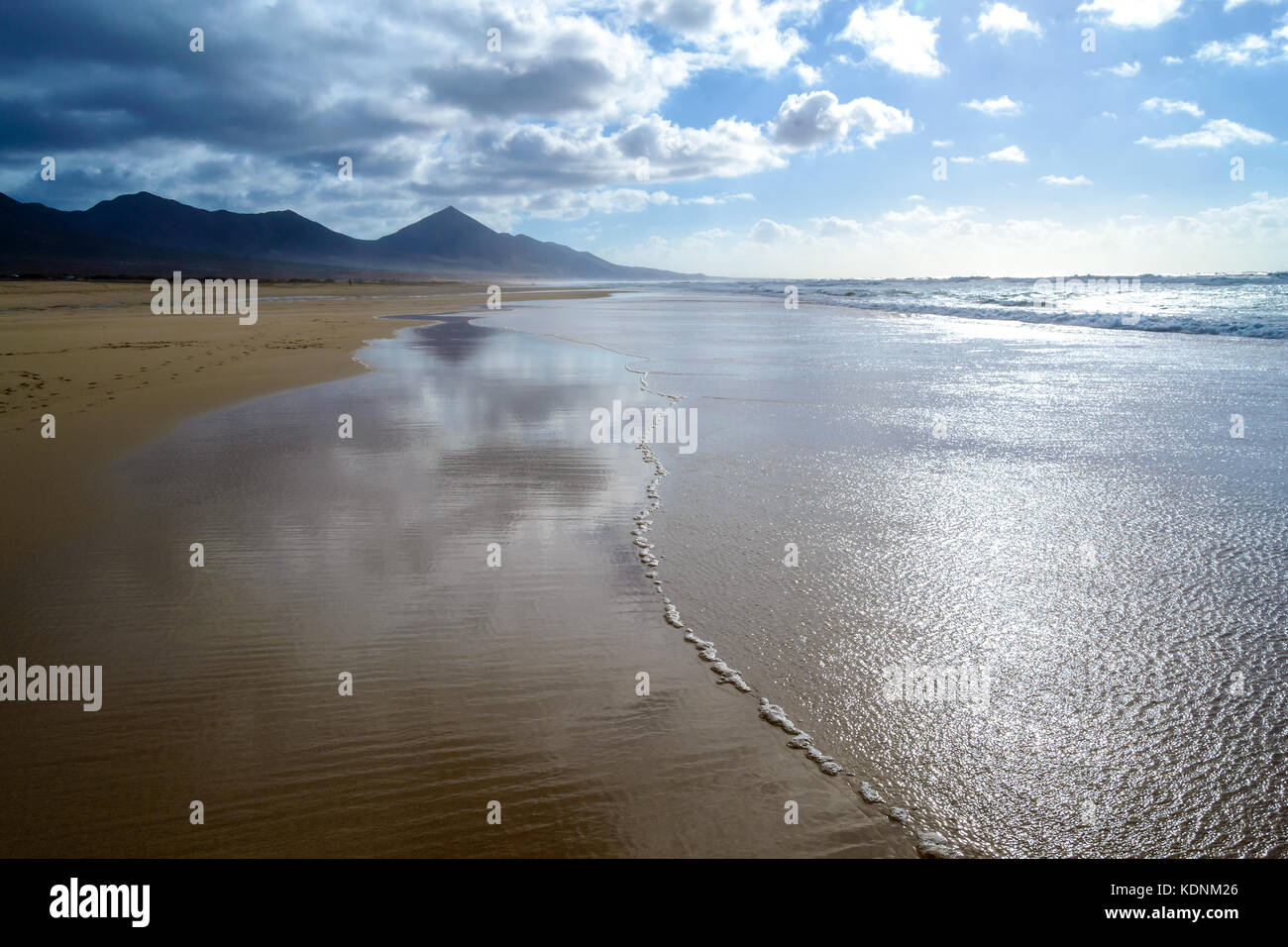 Land and expanse of ocean hi-res stock photography and images - Alamy