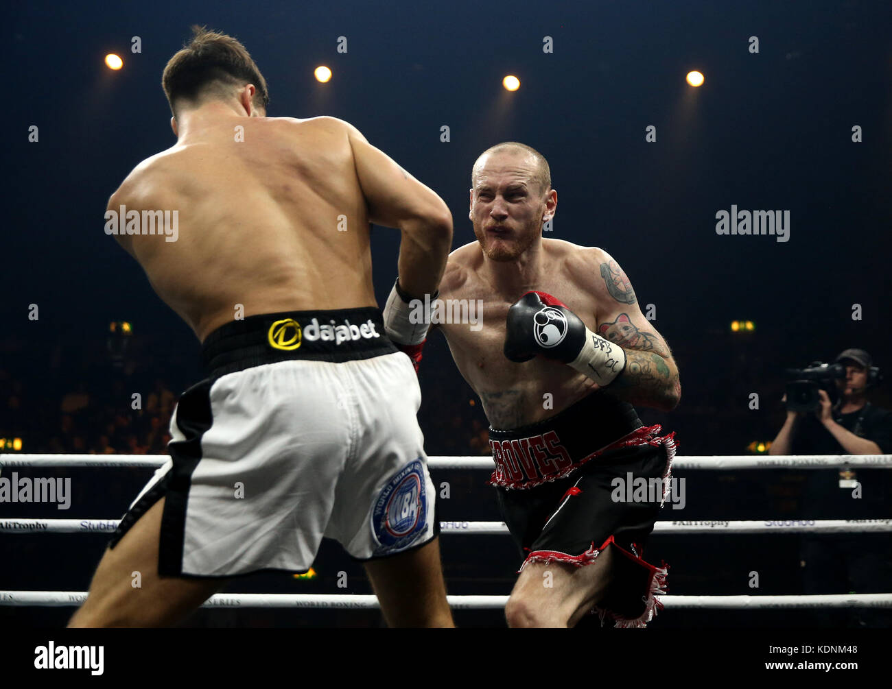 George Groves (right) against Jamie Cox in the WBSS Super Middleweight ...