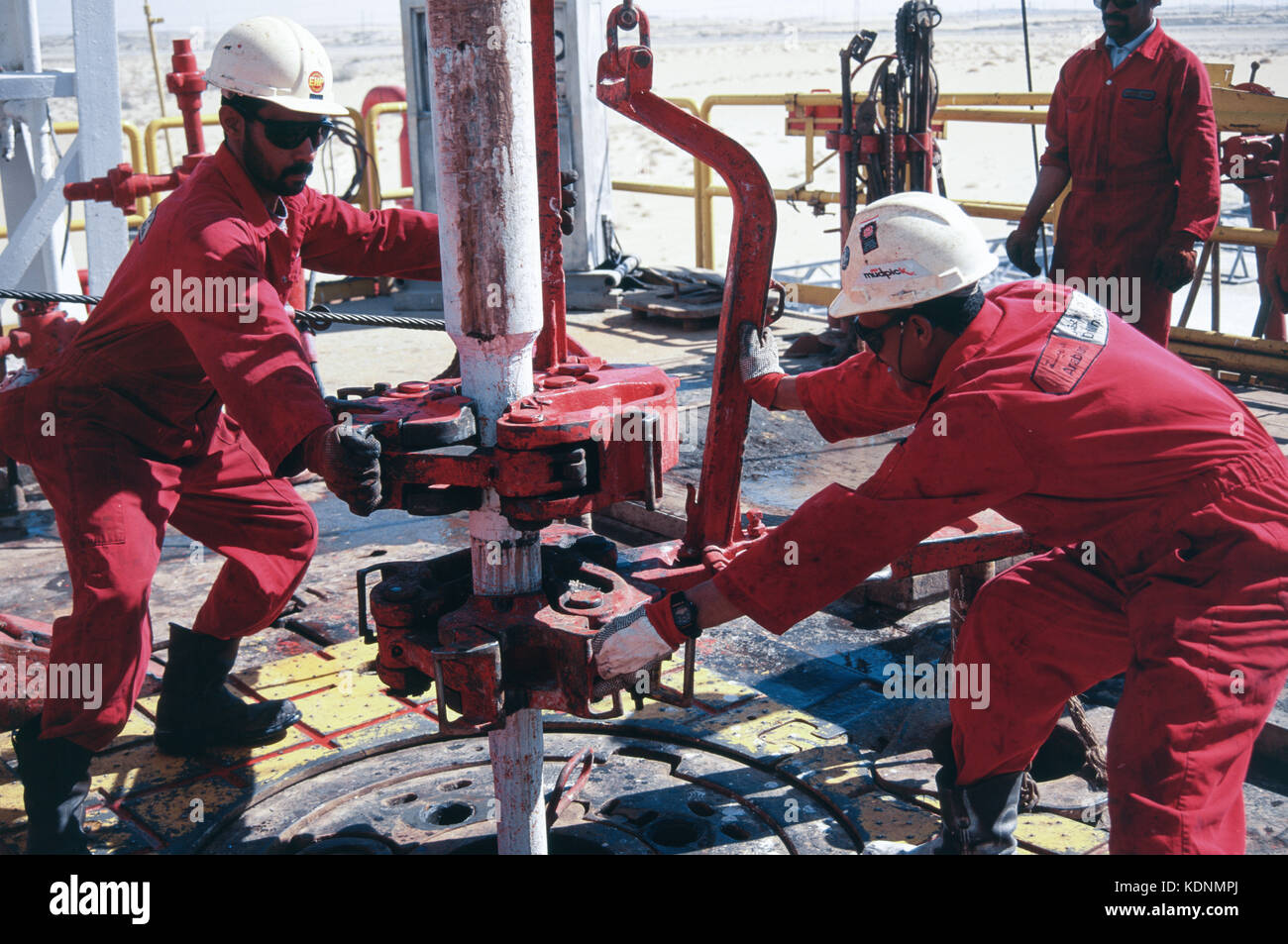 Saudi aramco oil and gas rig hi-res stock photography and images - Alamy