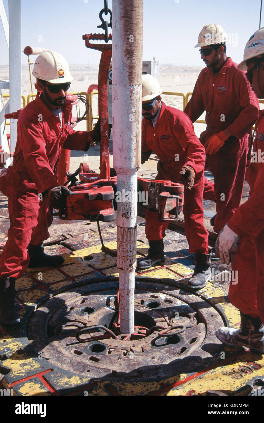 An oil rig exploring for oil and gas in the deserts of Saudi Arabia at ...