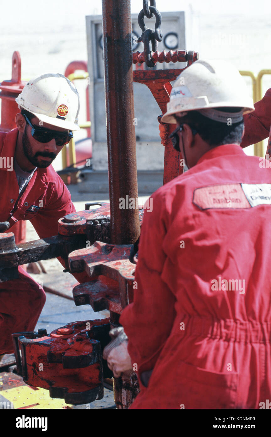 Saudi aramco oil and gas rig hi-res stock photography and images - Alamy
