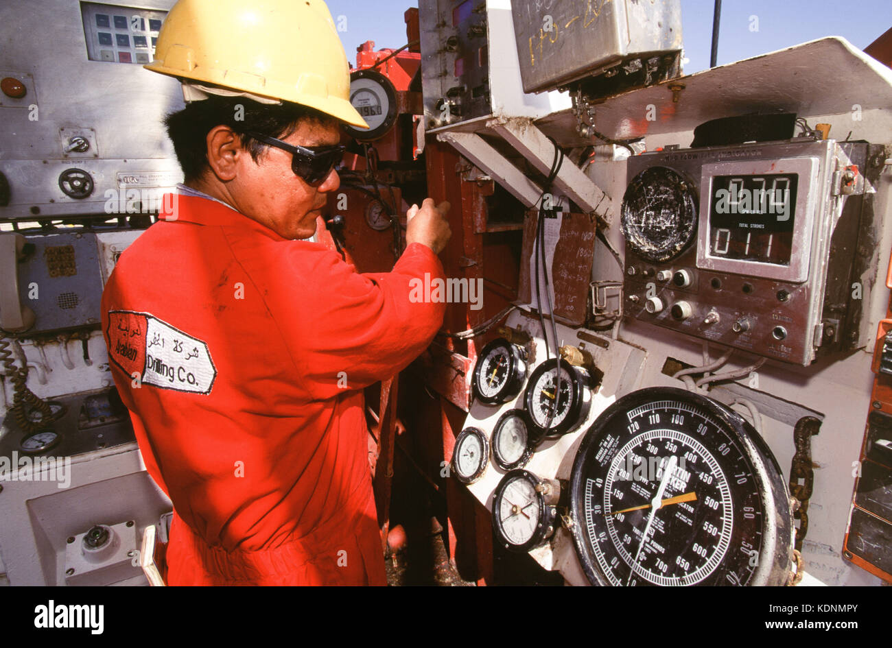 Saudi aramco oil and gas rig hi-res stock photography and images - Alamy