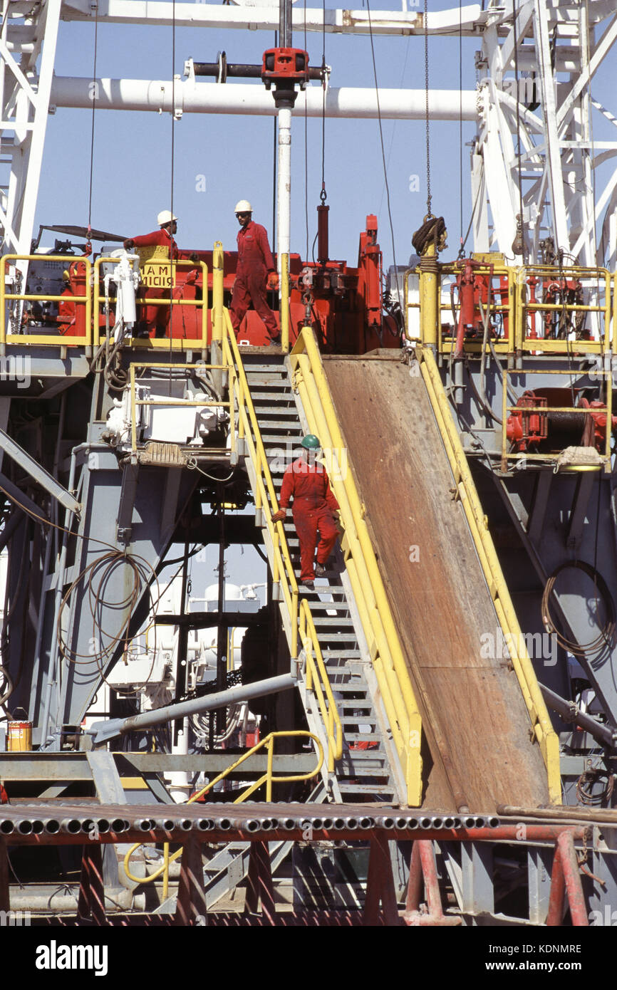 Saudi aramco oil and gas rig hi-res stock photography and images - Alamy