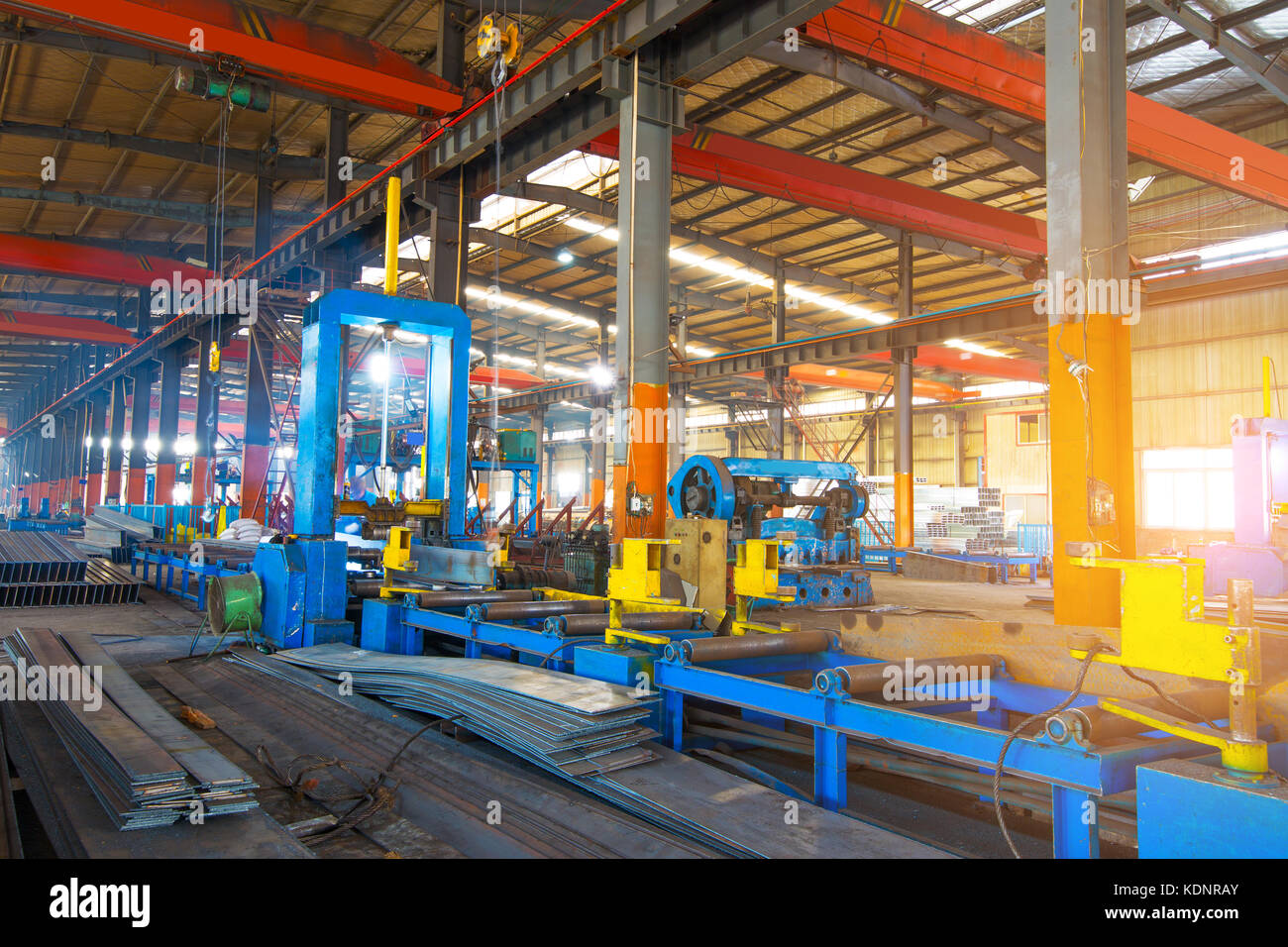 Heavy manufacturing metallurgy machines metal hi-res stock photography ...