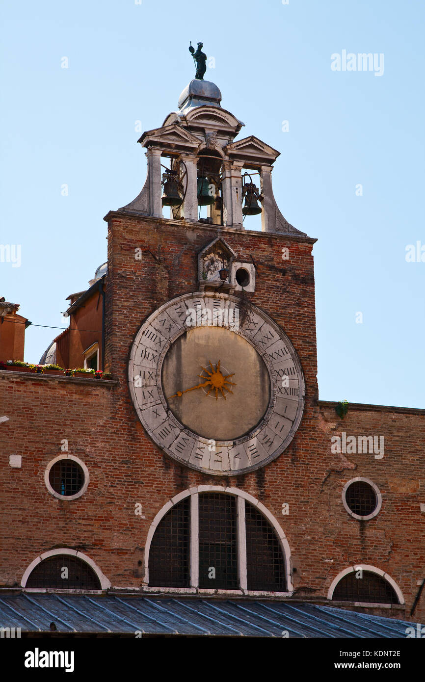 Sun clock arch hi-res stock photography and images - Alamy