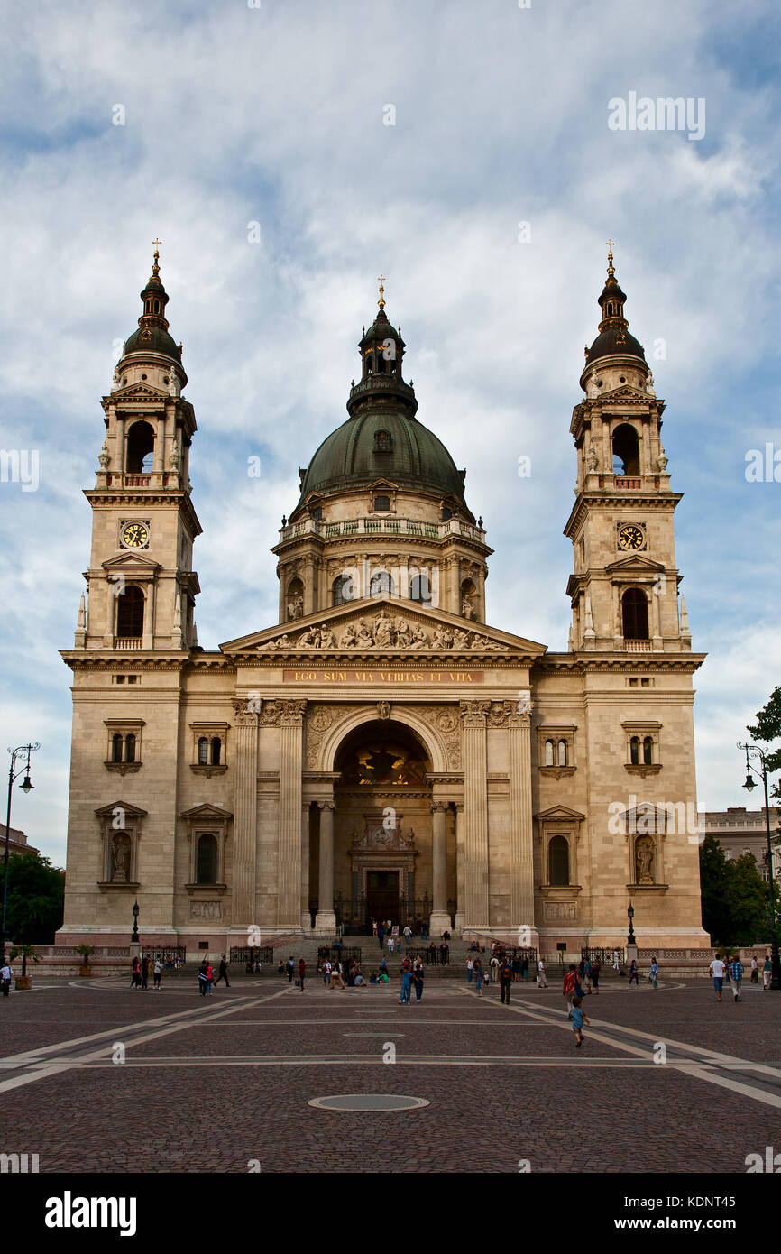 St. Stephen's Basilica, the largest church in Budapest, Hungary Stock ...
