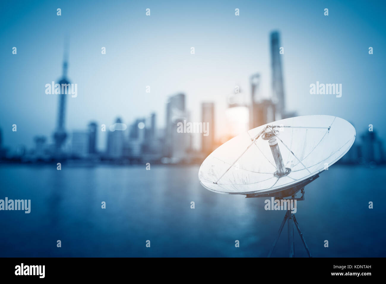 Parabolic reflector antenna hi-res stock photography and images - Alamy