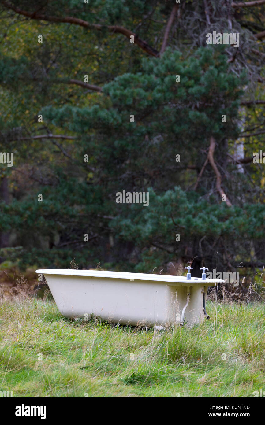 Outdoor bath hi-res stock photography and images - Alamy