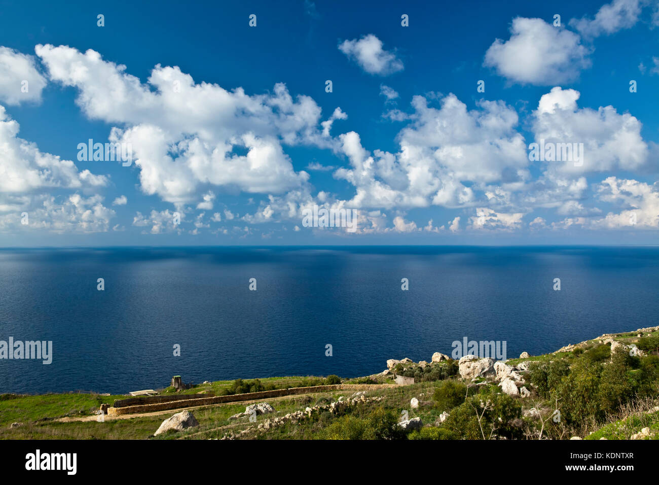 Looking out into the horizon atop the cliffs at Bahrija in Malta Stock ...