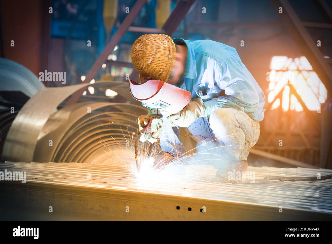 Worker cutting metal Stock Photo - Alamy