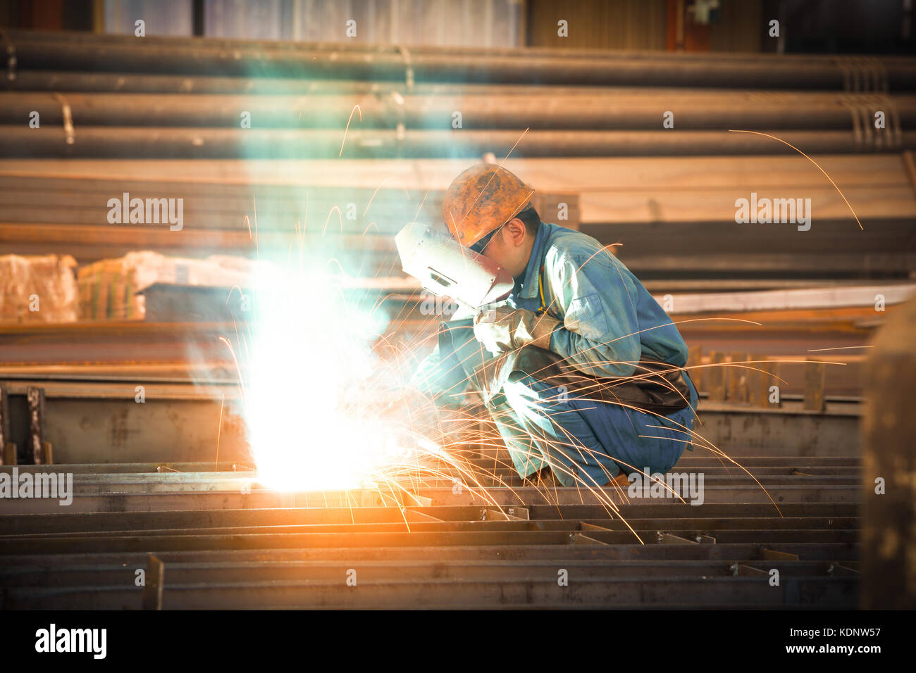 Electric wheel grinding on steel structure in factory Stock Photo - Alamy