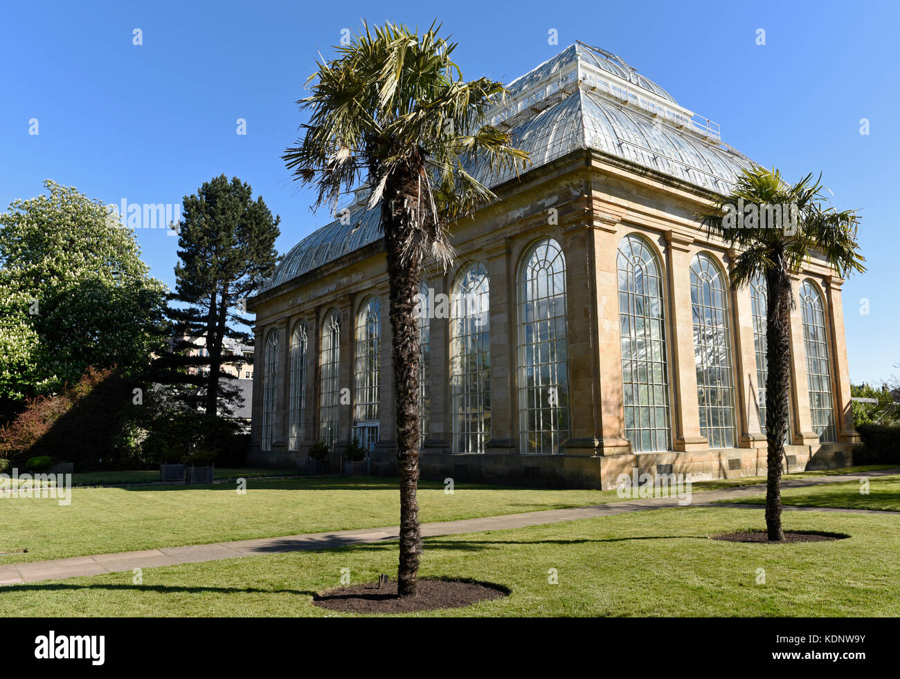 The glasshouse in the royal botanic gardens edinburgh hi-res stock ...