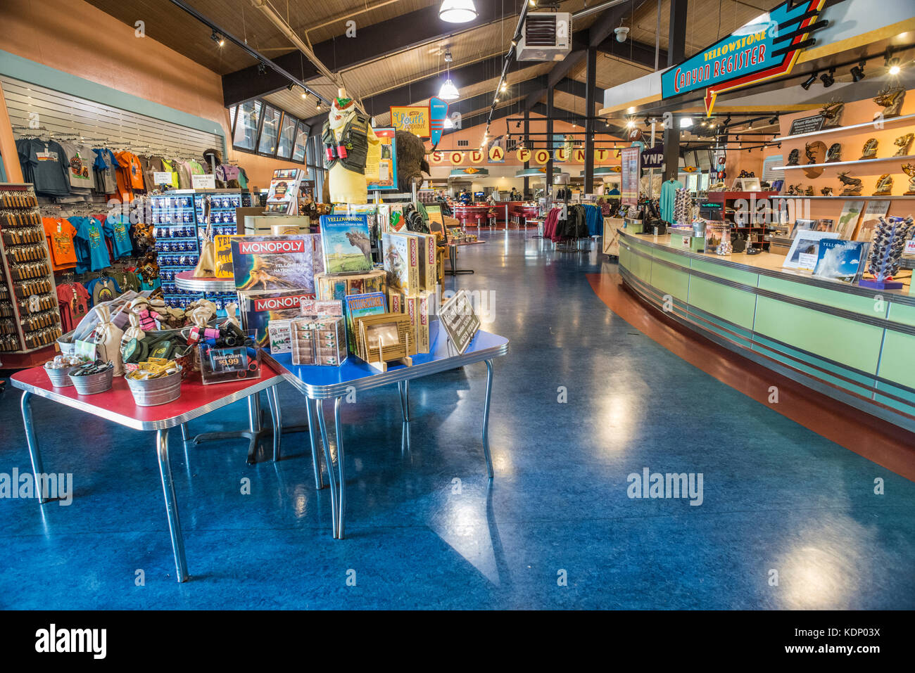 Yellowstone national park lodges hi-res stock photography and images ...