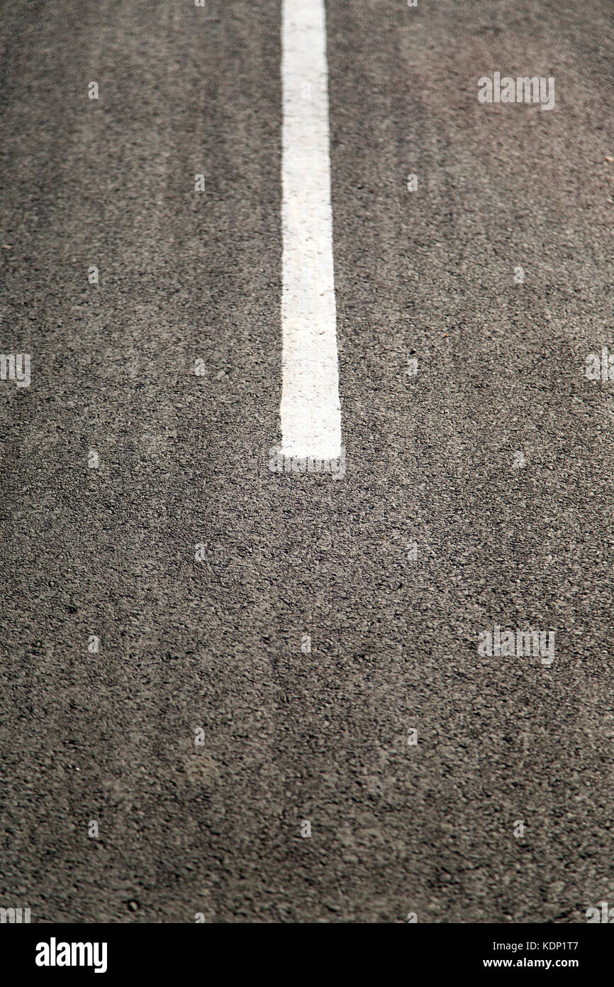 Closeup detail of the white street line Stock Photo - Alamy