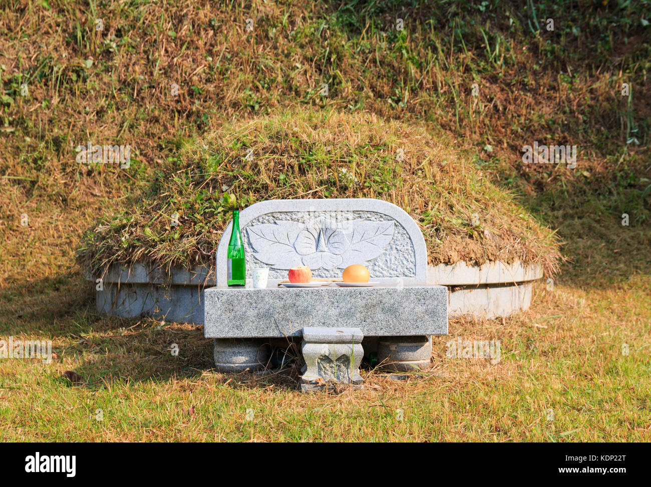 Korean altar hi-res stock photography and images - Alamy
