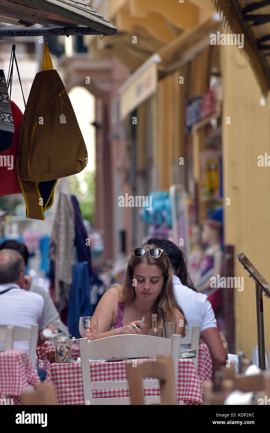 Dining alone hi-res stock photography and images - Alamy