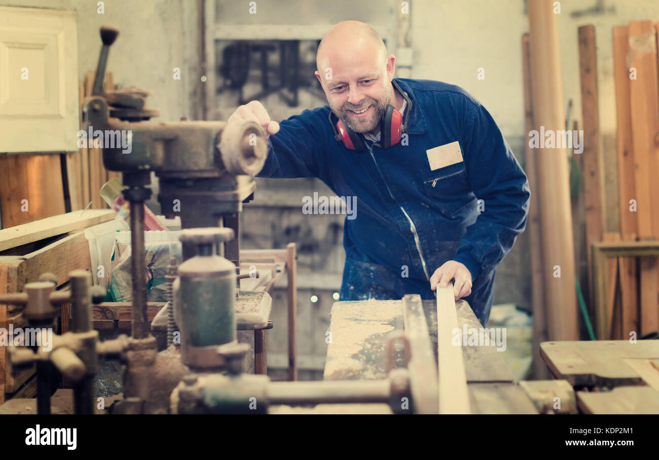 Skilled woodworker hi-res stock photography and images - Alamy
