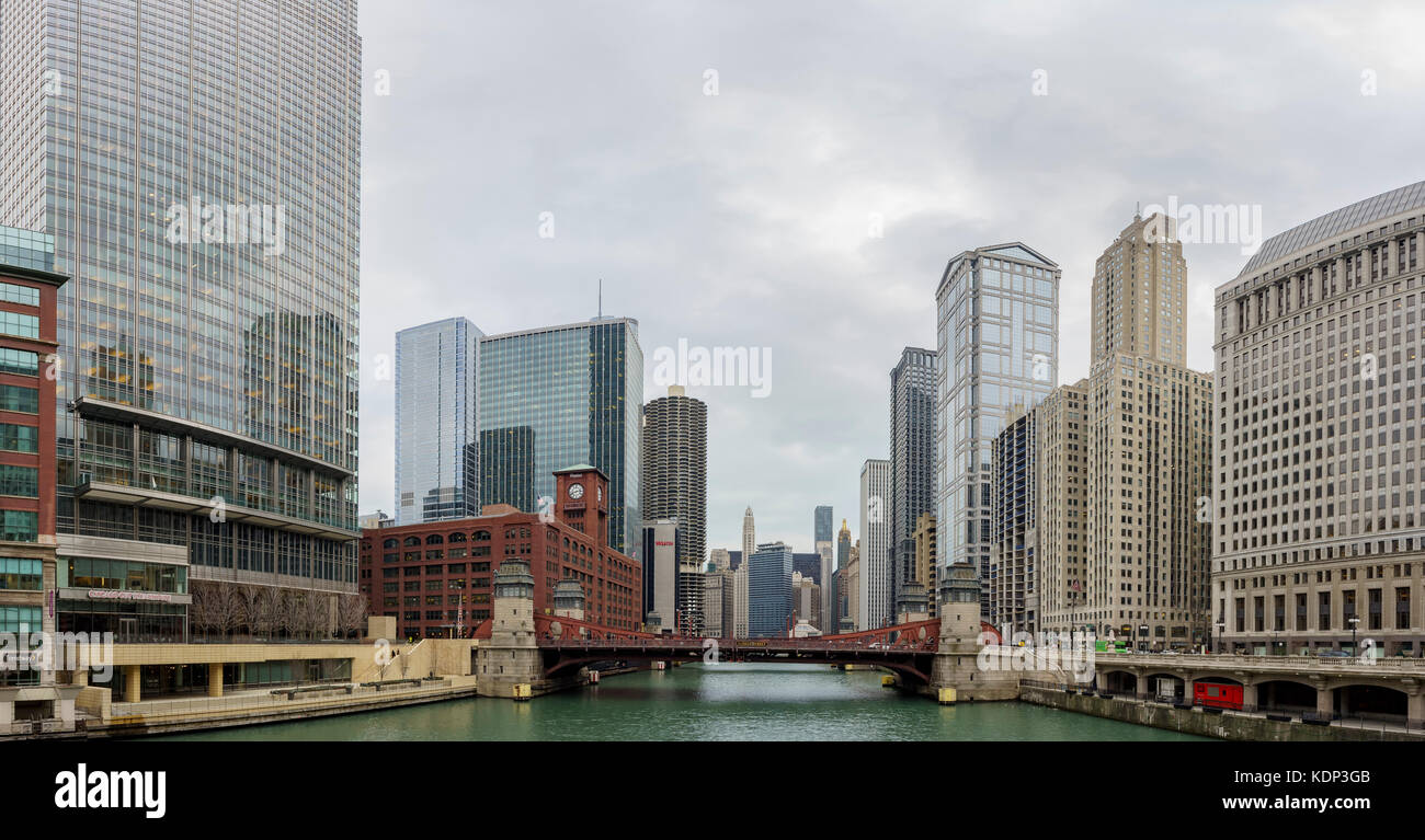 Chicago bridge red hi-res stock photography and images - Alamy