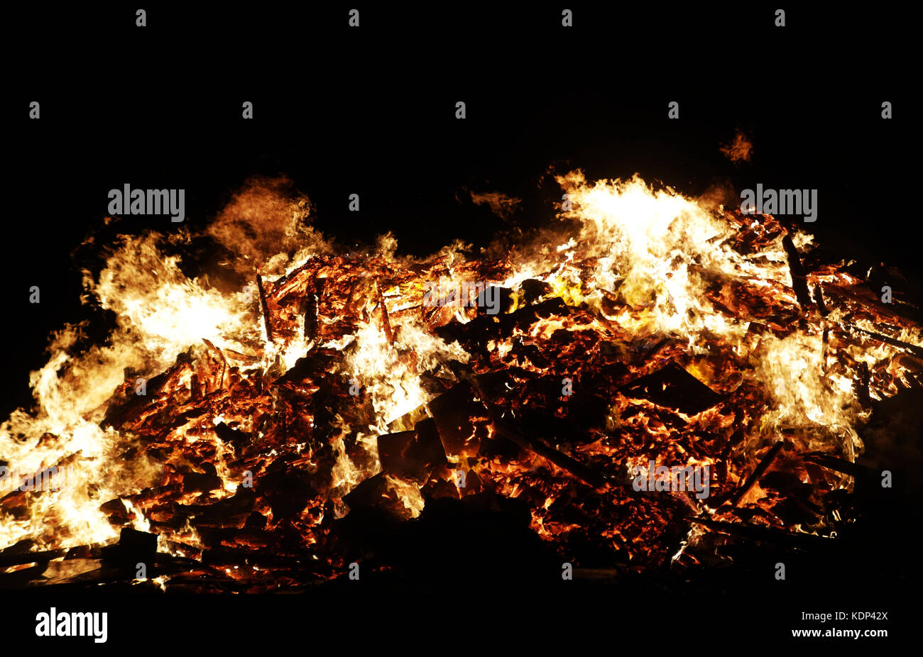 Outdoor bonfire hi-res stock photography and images - Alamy