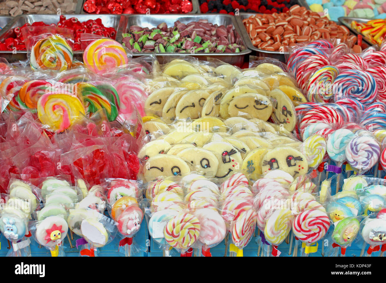 Colorful lollipops and candies on market stall Stock Photo - Alamy