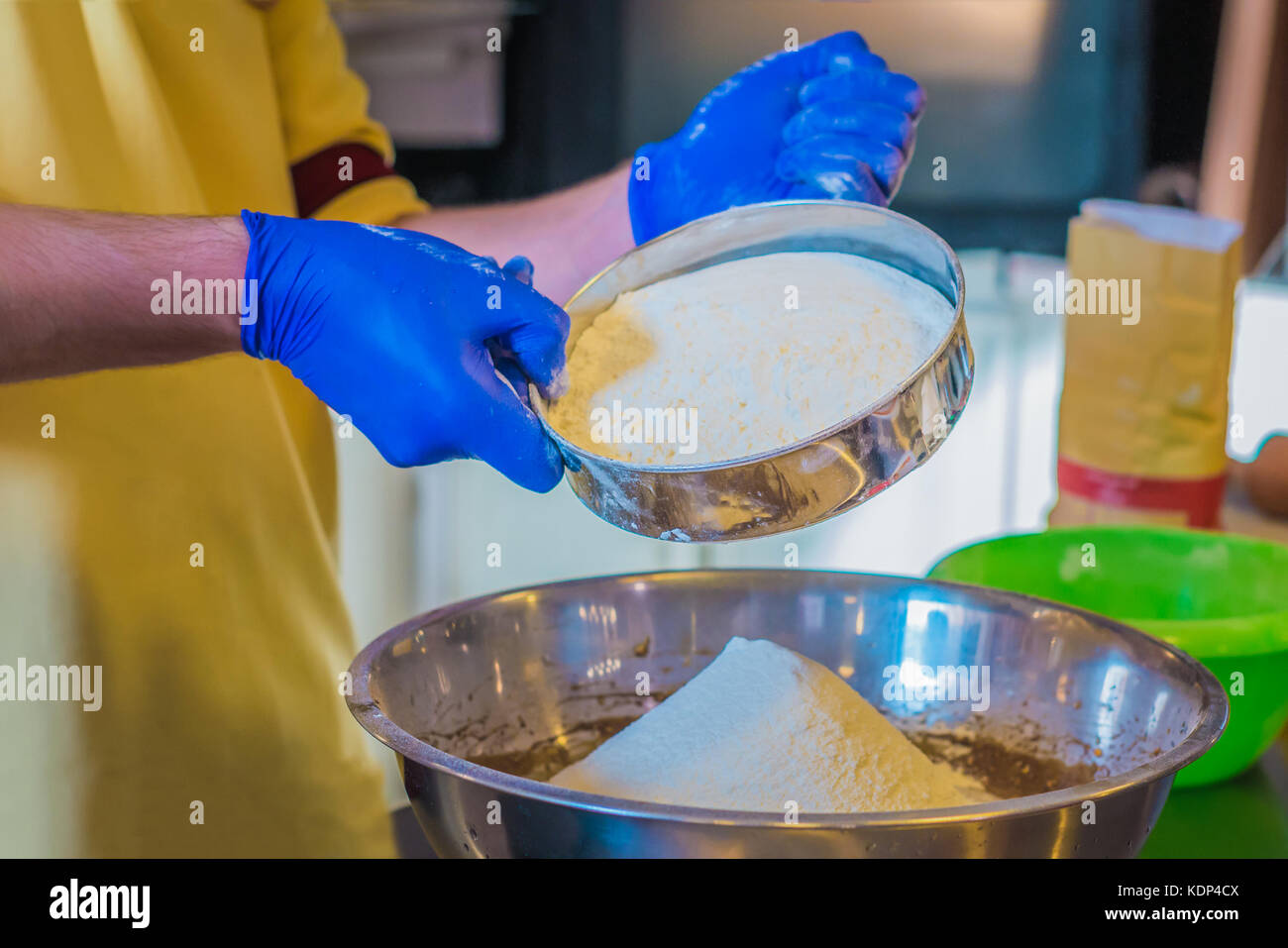 Sift bowl hi-res stock photography and images - Alamy