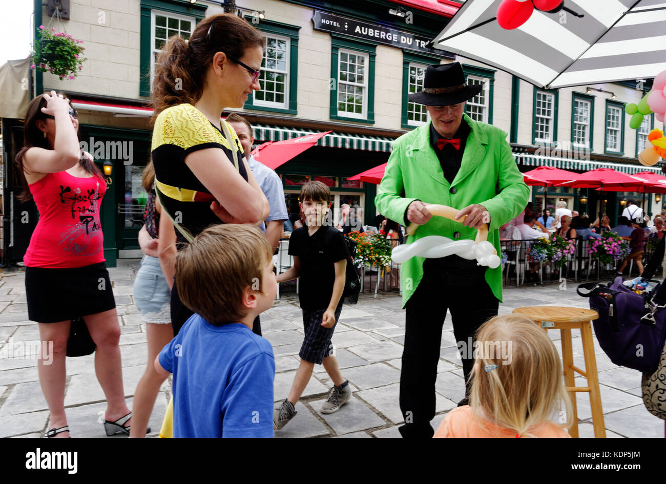 Balloon sculpture hi-res stock photography and images - Alamy