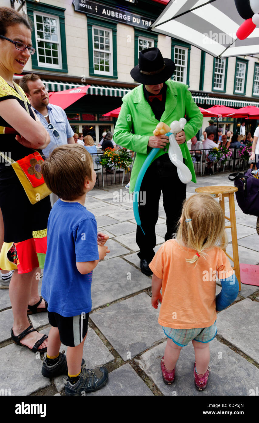 Balloon sculpture hi-res stock photography and images - Alamy