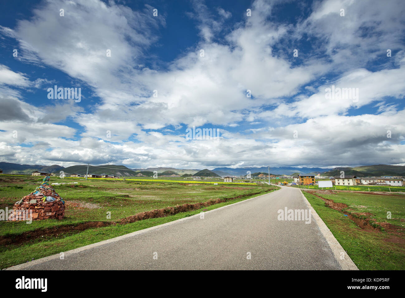 Highway in countryside Stock Photo - Alamy