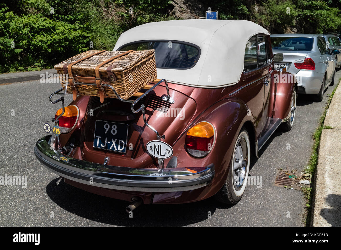 A beetle car (Käfer) with a reed basket Stock Photo - Alamy