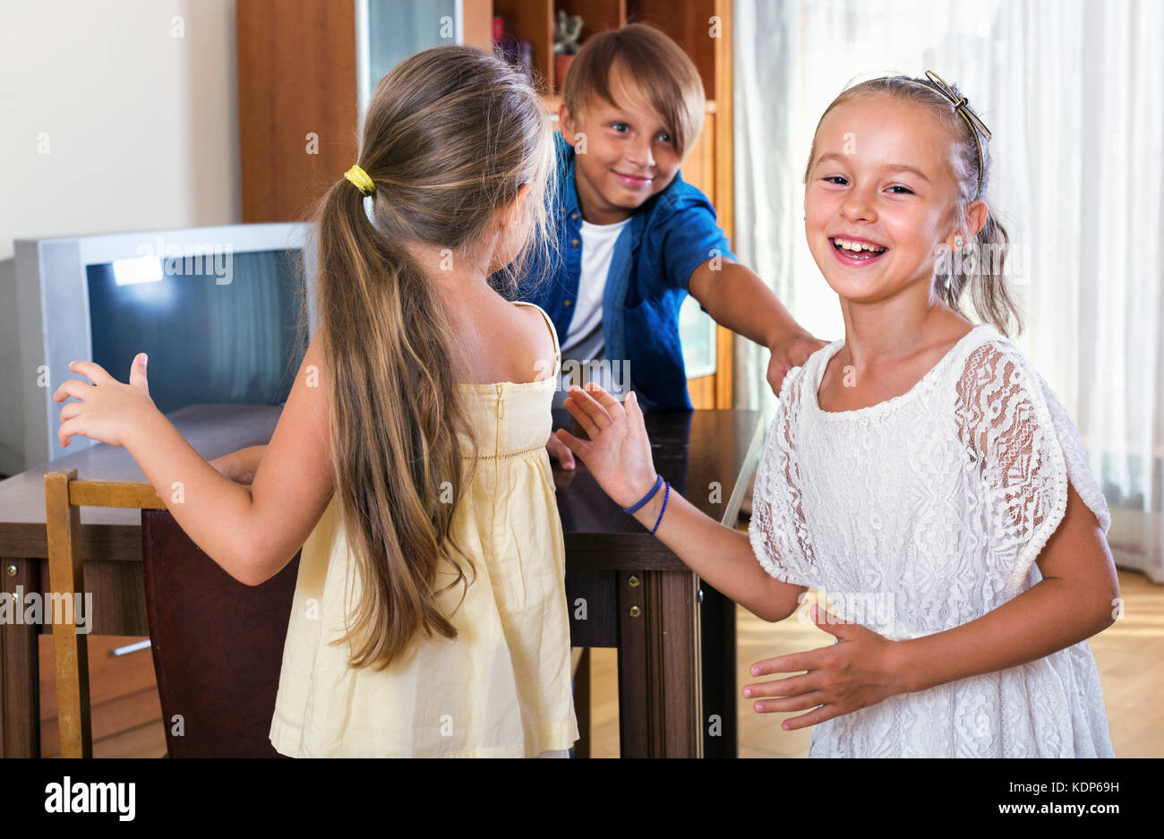 Kids chasing each other hi-res stock photography and images - Alamy