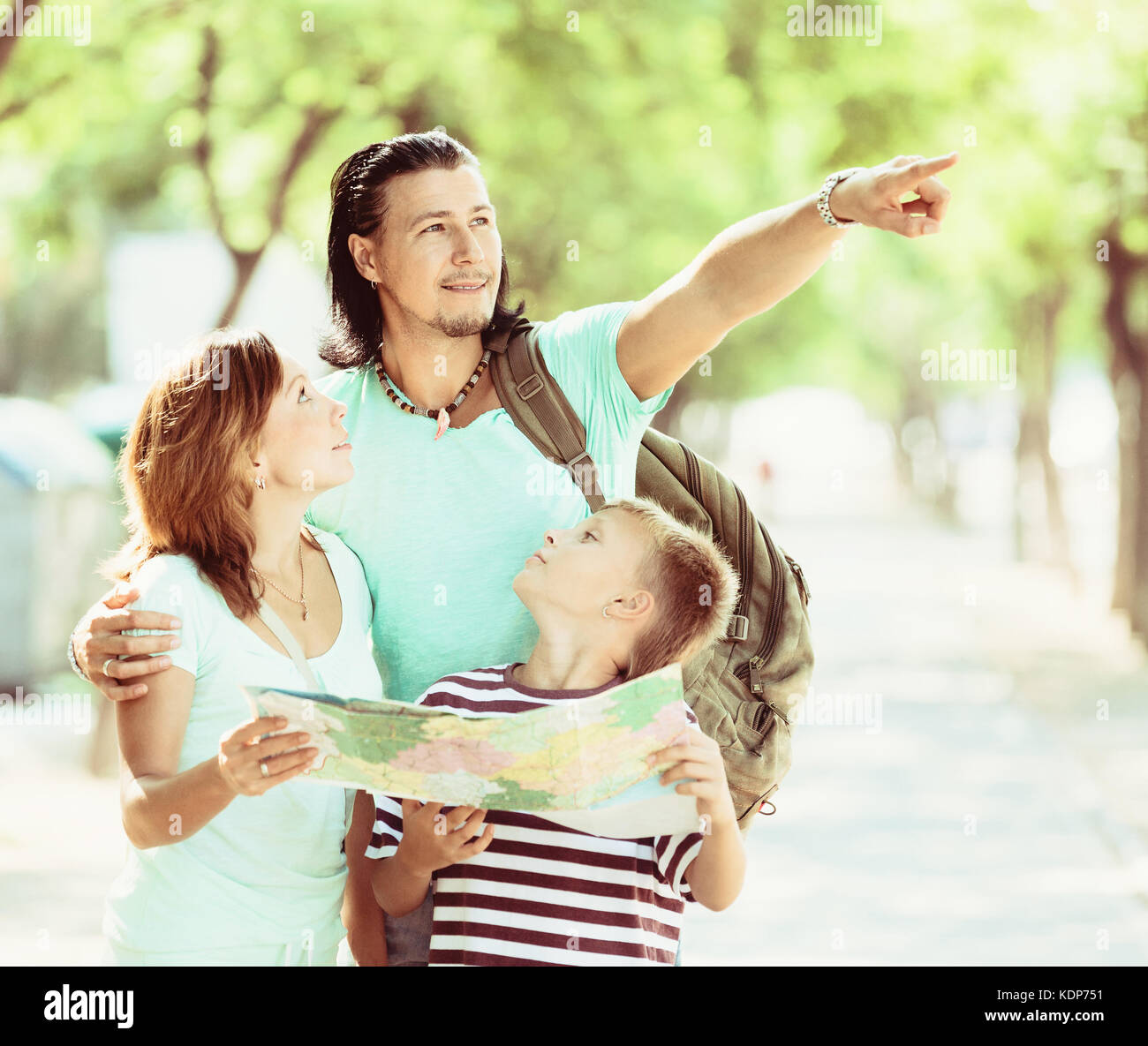 Man showing the way on the map for family at park Stock Photo - Alamy