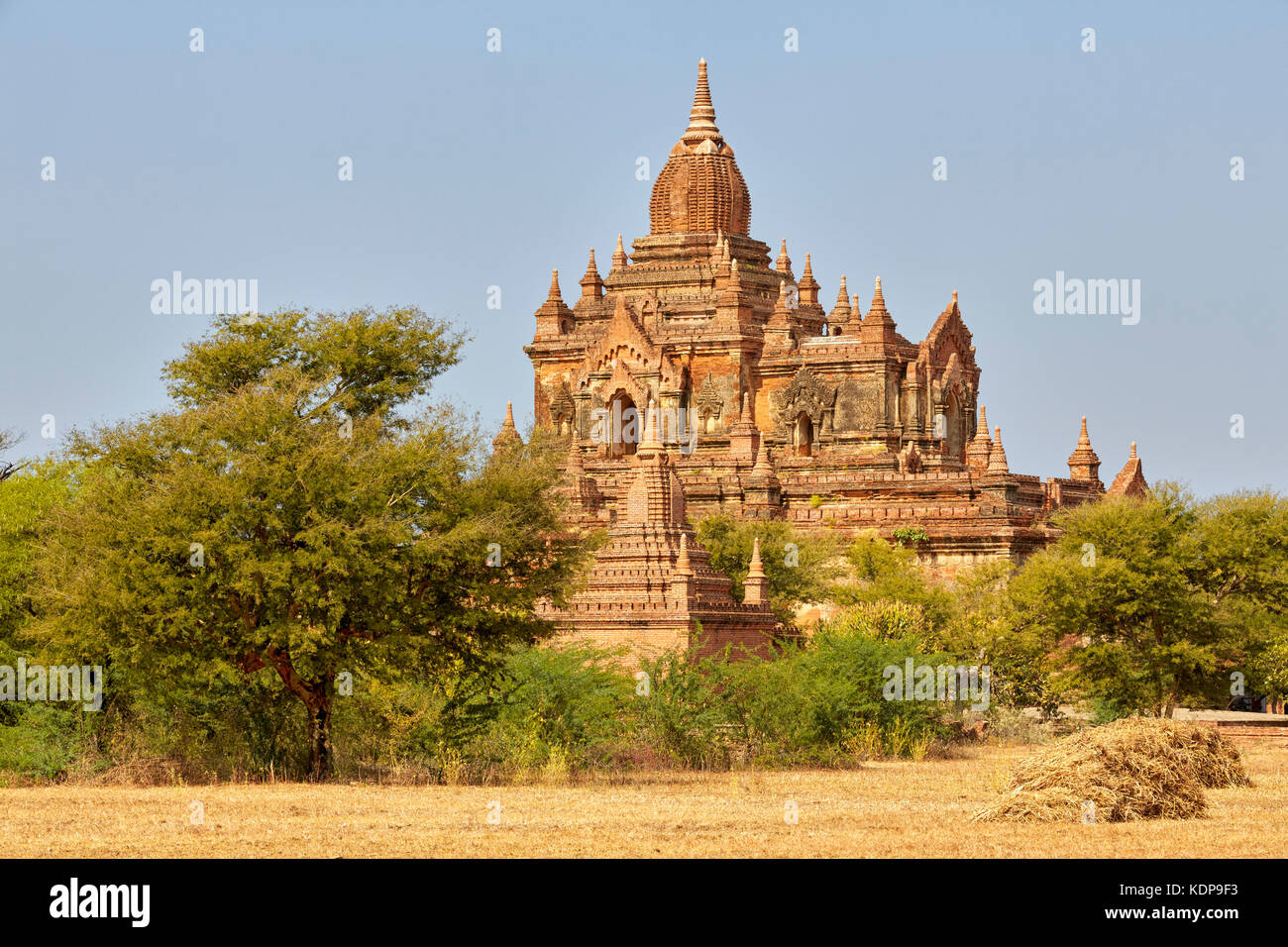 Burmese temple architecture hi-res stock photography and images - Alamy