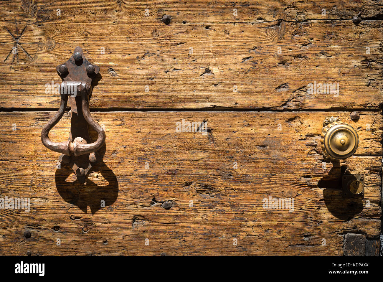 Ancient door lock hi-res stock photography and images - Alamy