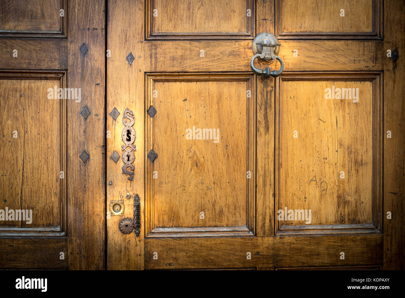 Ancient door lock hi-res stock photography and images - Alamy