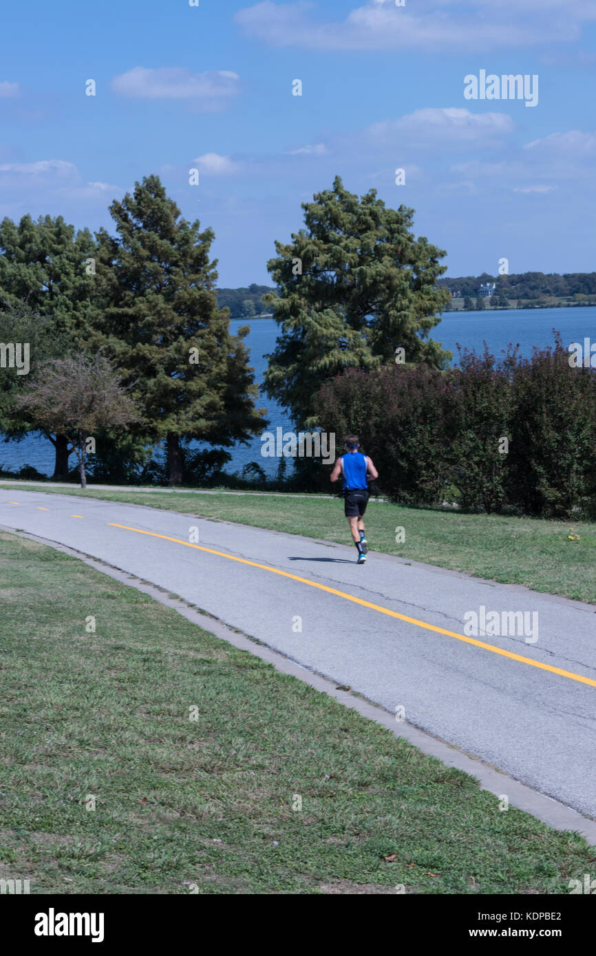 Runner alone hi-res stock photography and images - Alamy