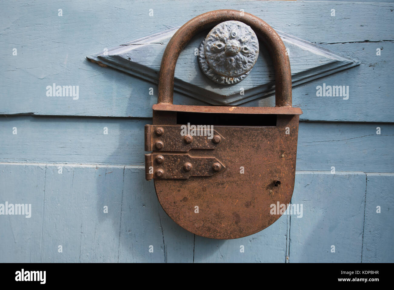 Padlock letterbox hi-res stock photography and images - Alamy