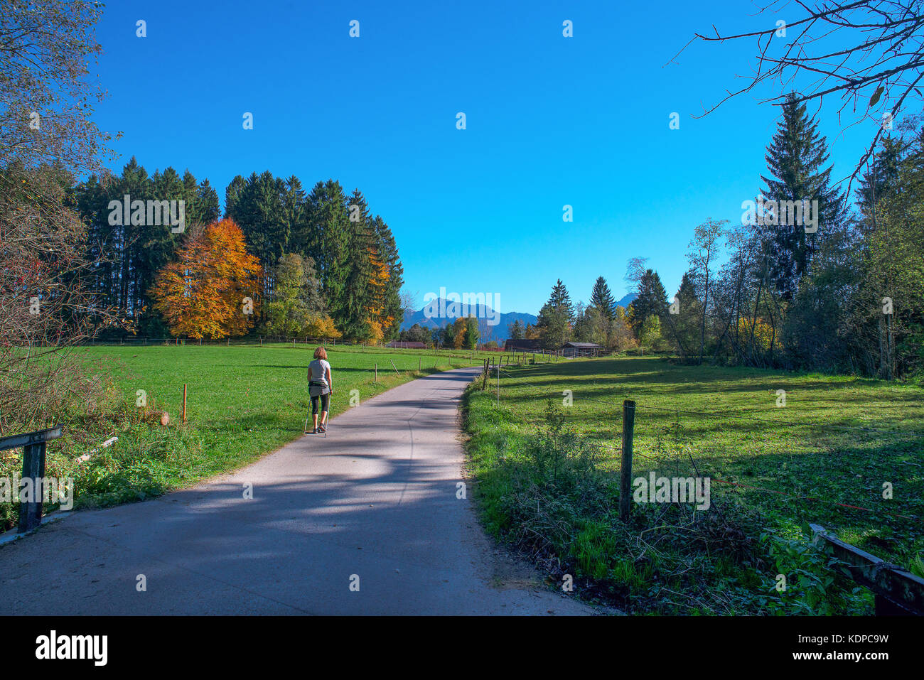 Hiking in the great Bavarian outdoors in the colorful autumn season ...