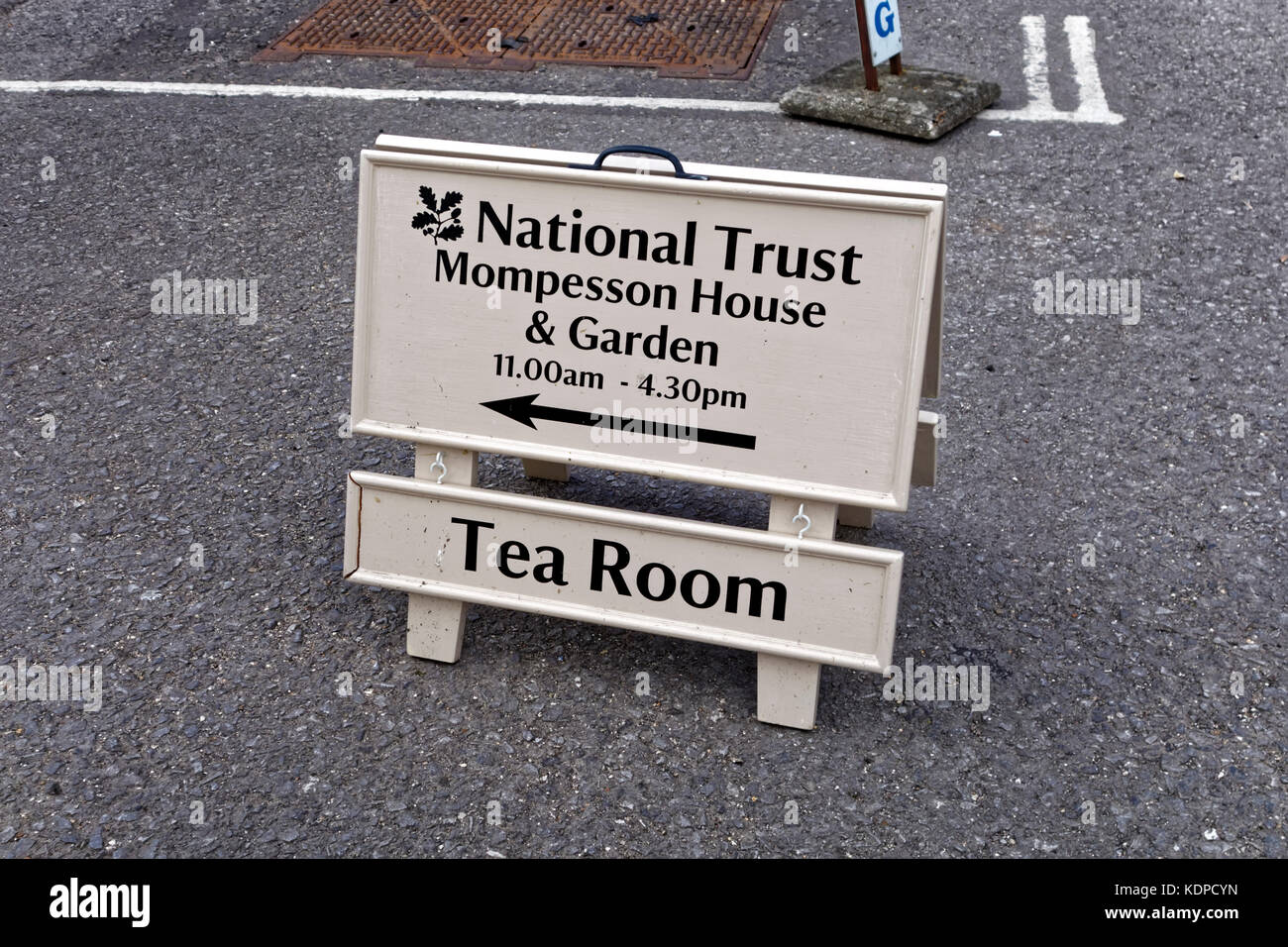 National Trust Mompesson House & Garden sign in Choristers Square ...