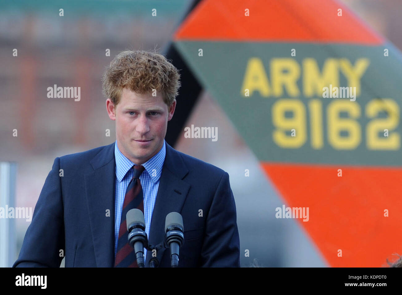 NEW YORK - JUNE 25: Prince Harry (R) speaks with U.S. Marine veteran ...