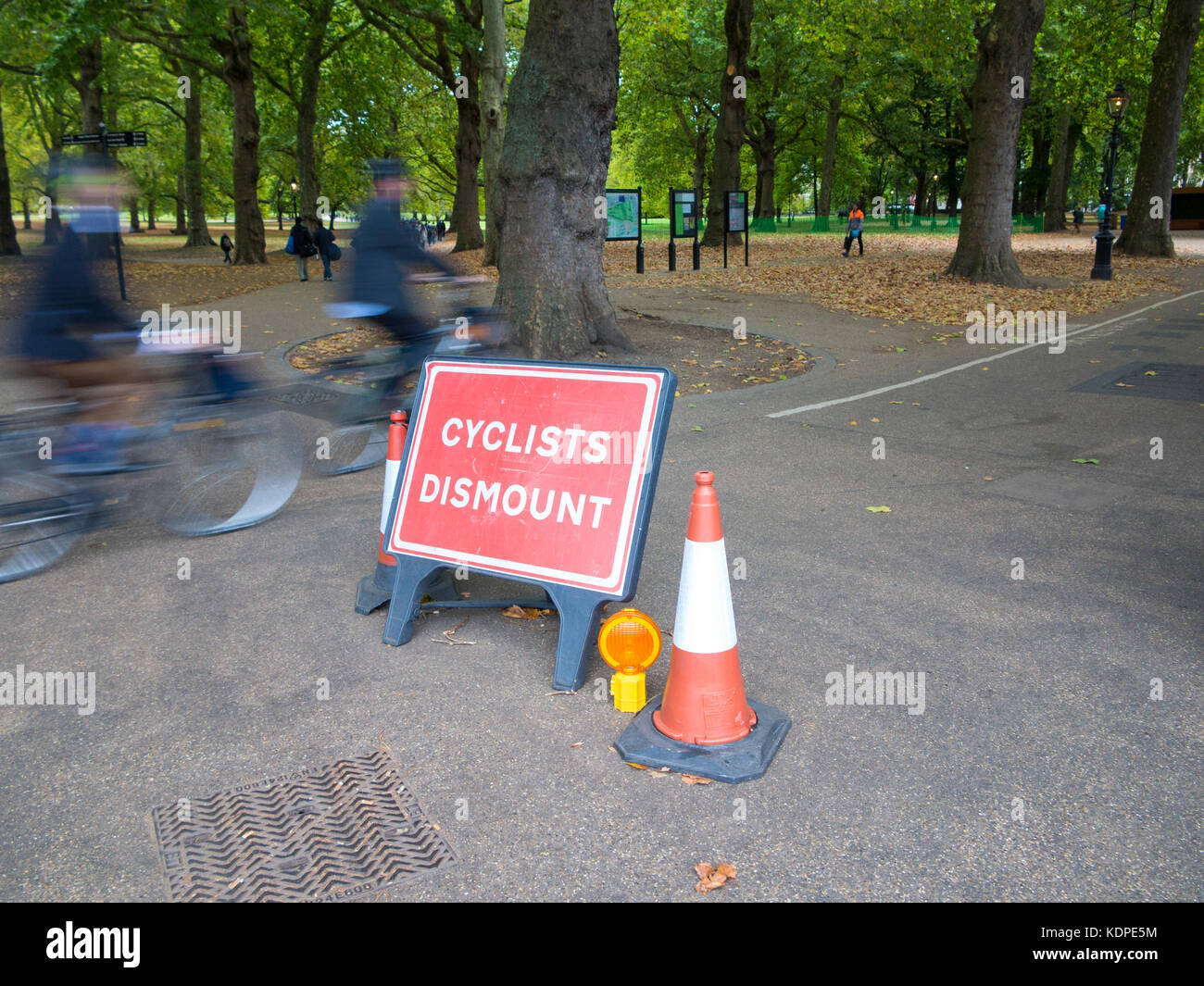 Cyclists Dismount Signage High Resolution Stock Photography and Images ...